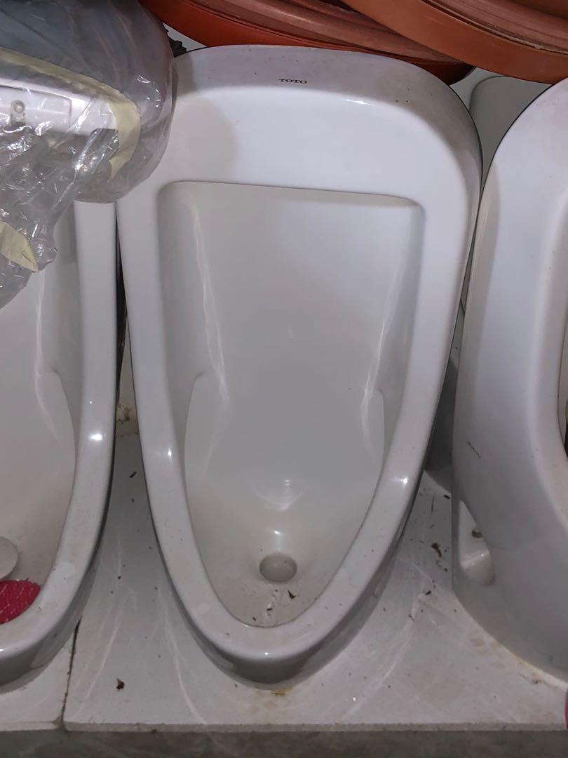 TOTO Urinal for Gents Toilet Wall Mount, Furniture & Home Living ...