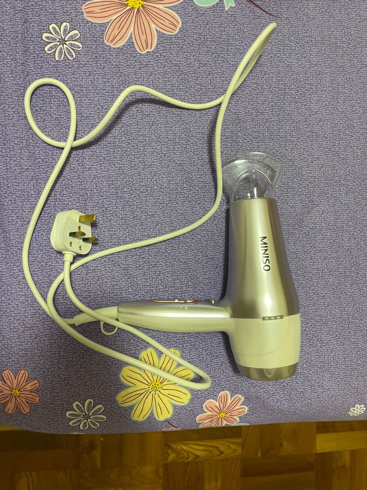 Miniso hair dryer, Beauty & Personal Care, Hair on Carousell
