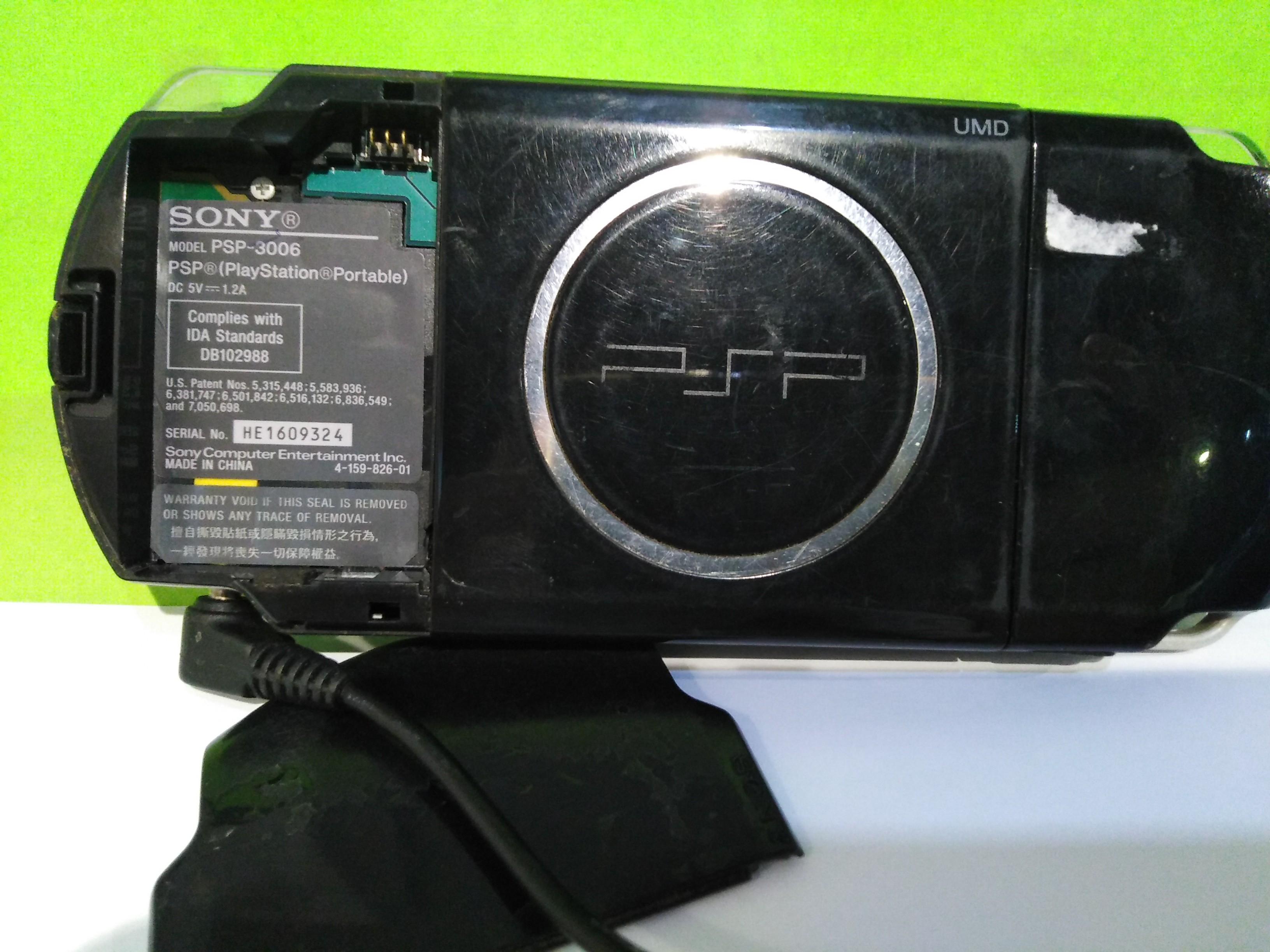 Psp 3000 series spoilt (right sided buttons), Video Gaming, Video Game ...