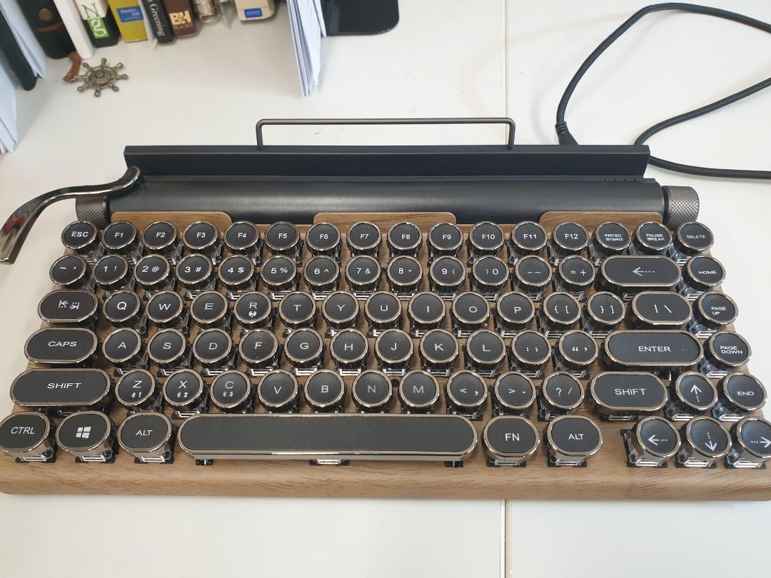 Retro typewriter keyboard (bluetooth), Computers & Tech, Parts ...