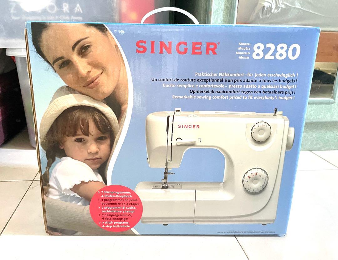 Singer Sewing Machine 8280 10/10 NEW with pedal, 7 programme stitching ...