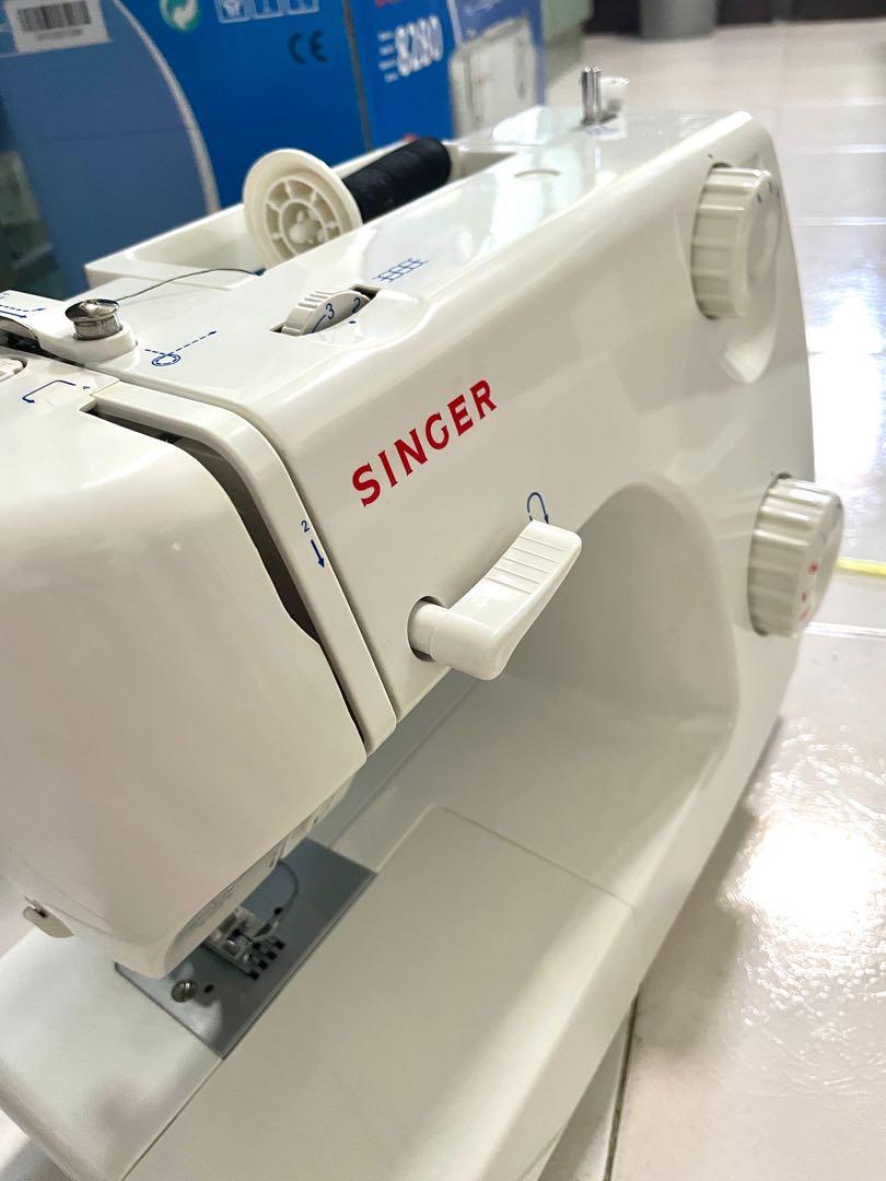 Singer Sewing Machine 8280 10/10 NEW with pedal, 7 programme stitching ...