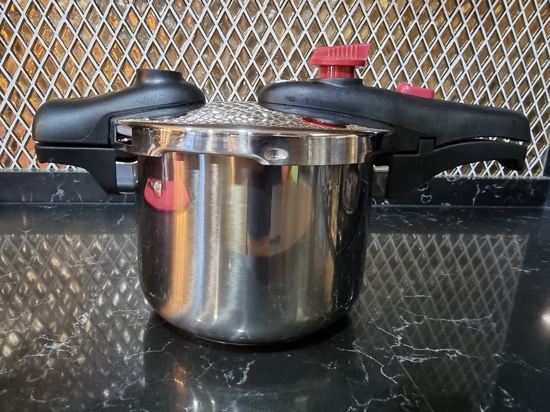 Stainless Pressure Cooker 2.5L, TV & Home Appliances, Kitchen ...