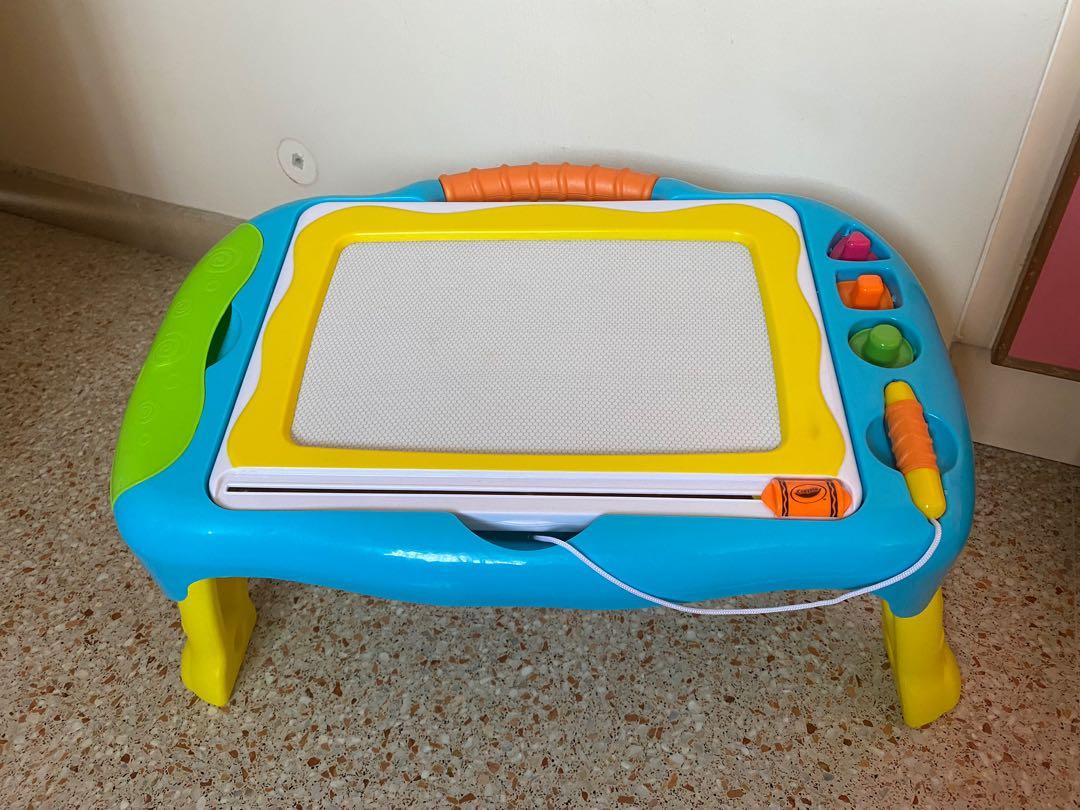 Crayola Sit N Draw Travel Table, Babies & Kids, Baby Nursery & Kids ...