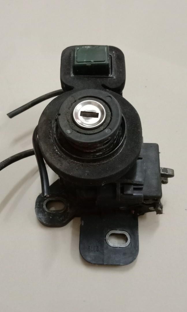 Mercedes W140 Rear trunk lock Assembly, Auto Accessories on Carousell
