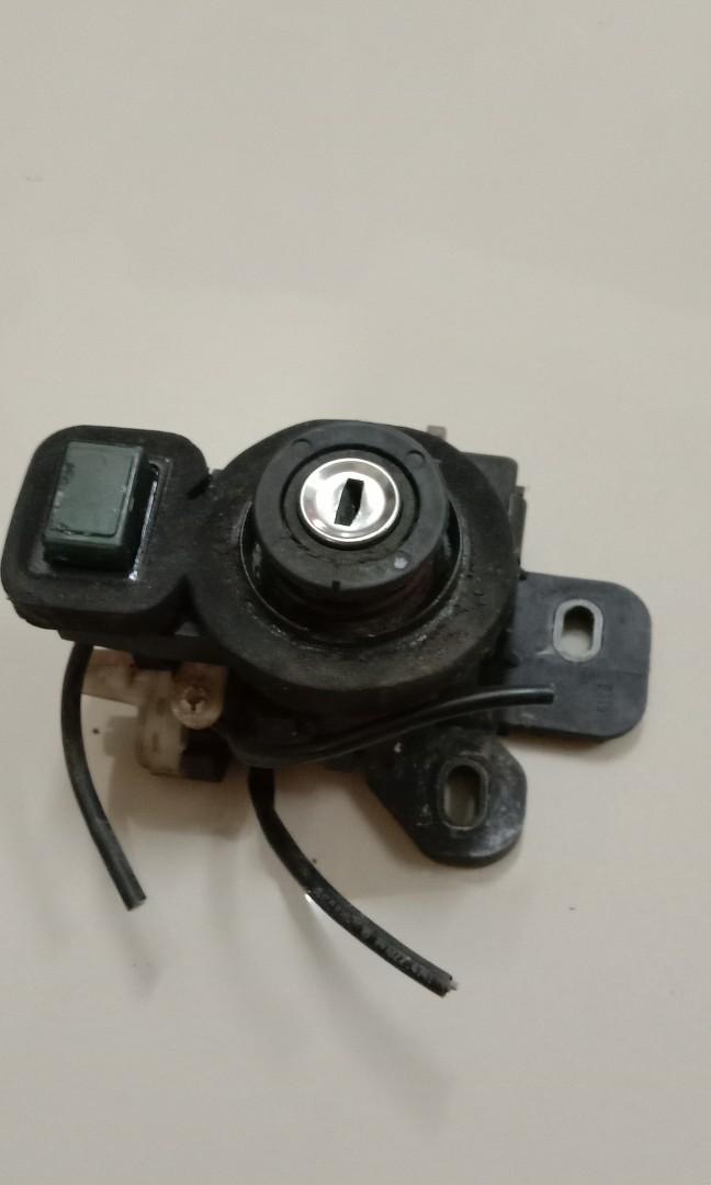 Mercedes W140 Rear trunk lock Assembly, Auto Accessories on Carousell