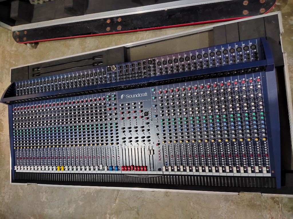 Soundcraft Live 8 40-channel Professional Mixer (Flight Case included ...
