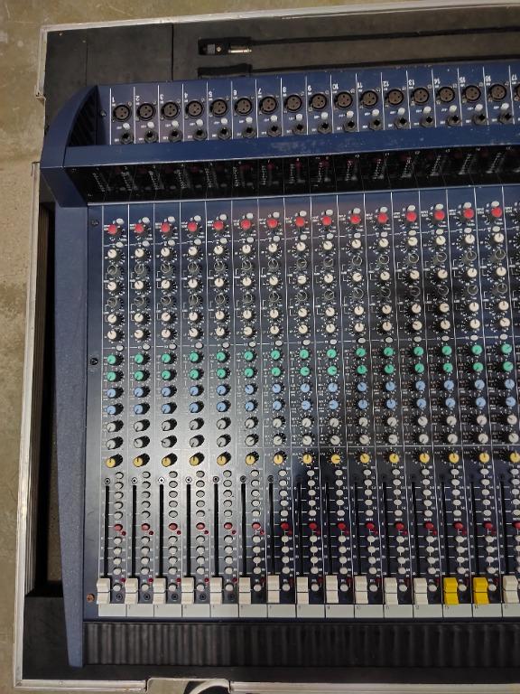 Soundcraft Live 8 40-channel Professional Mixer (Flight Case included ...