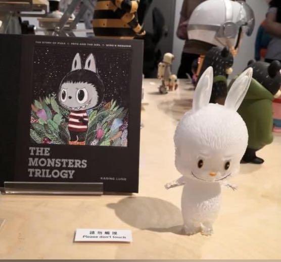 Labubu Trilogy & 畫冊, 興趣及遊戲, 玩具 & 遊戲類 on Carousell