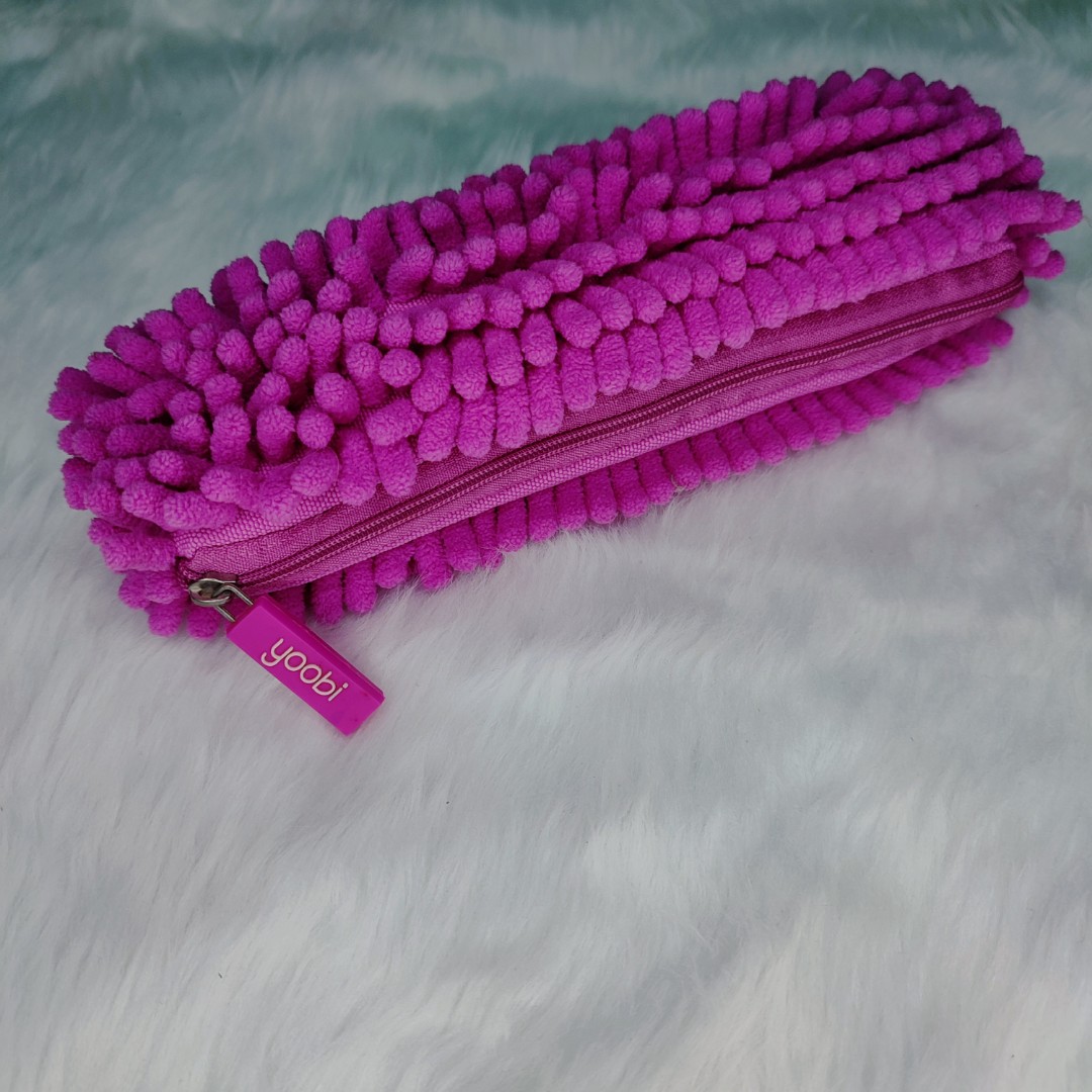 SS: Yoobi Best Case Scenario Fuzzy Pencil Case, Hobbies & Toys ...