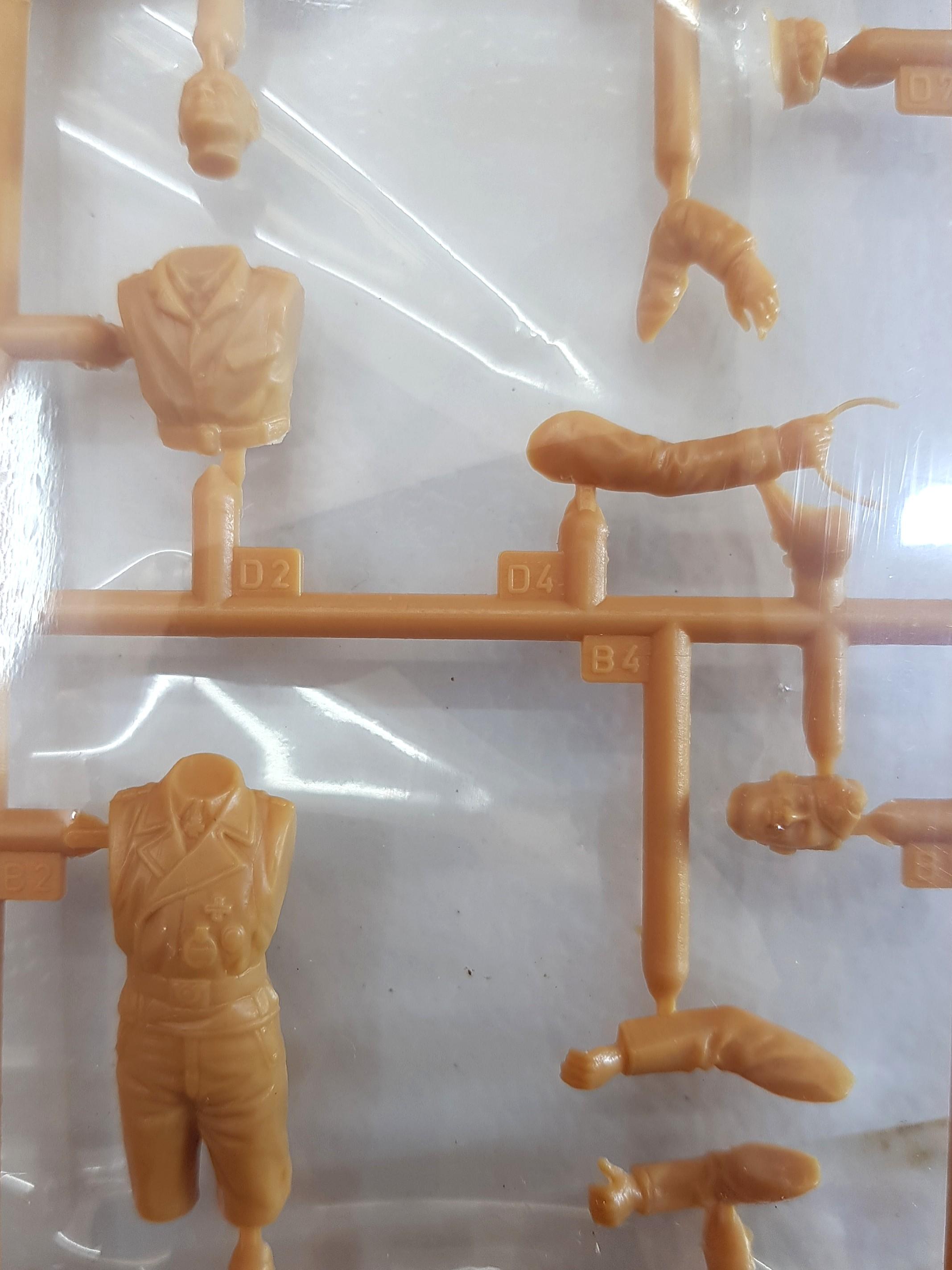 1/35 Dragon #6028 Tiger Aces "Normandy 1944" c/w 5 soldiers (WWII 2nd ...