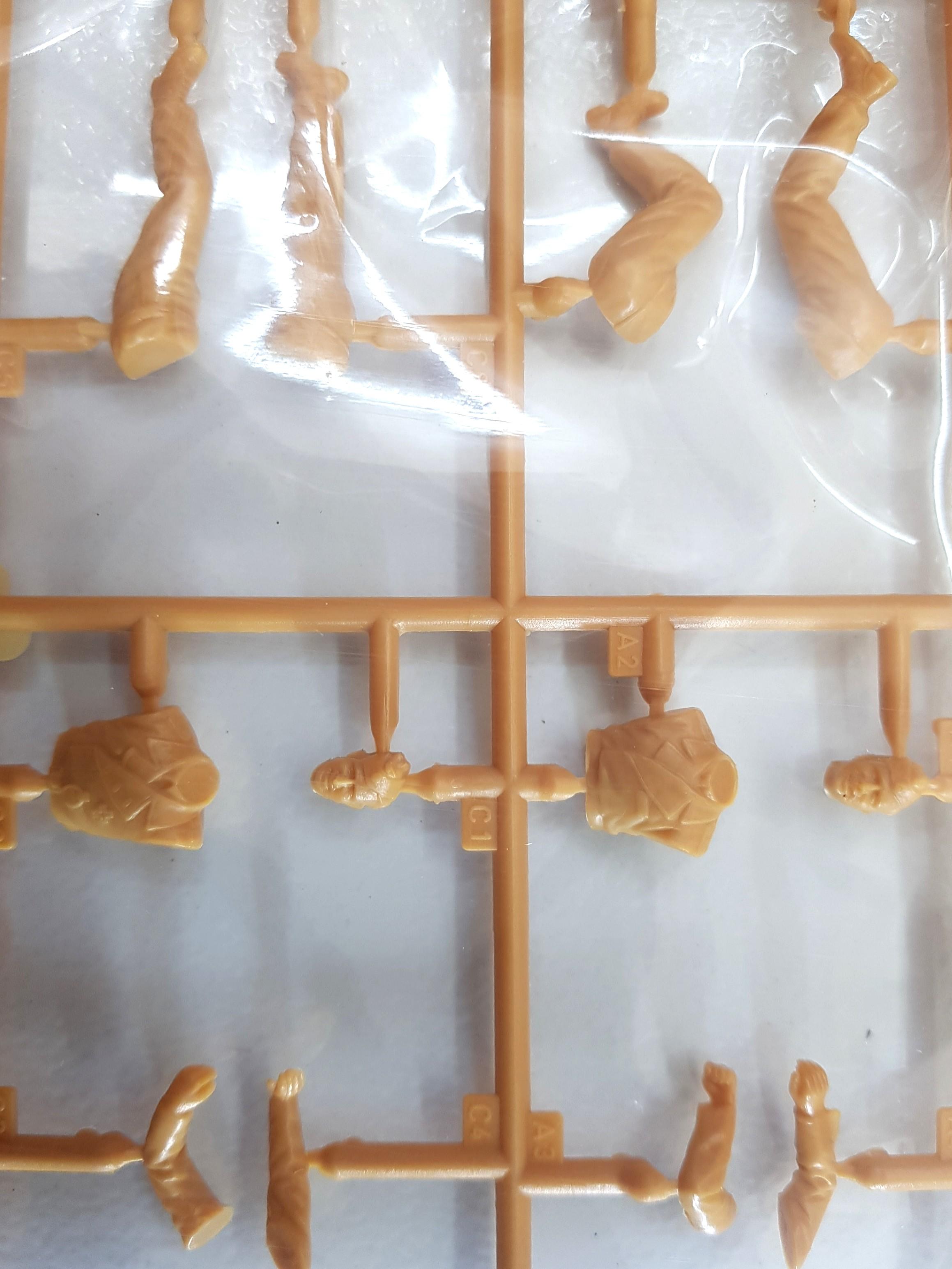 1/35 Dragon #6028 Tiger Aces "Normandy 1944" c/w 5 soldiers (WWII 2nd ...