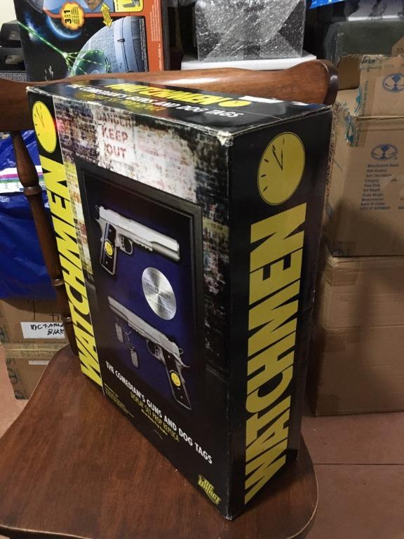 Rare DC Direct WATCHMEN 1:1 Scale COMEDIAN'S GUNS and DOG TAG Prop ...