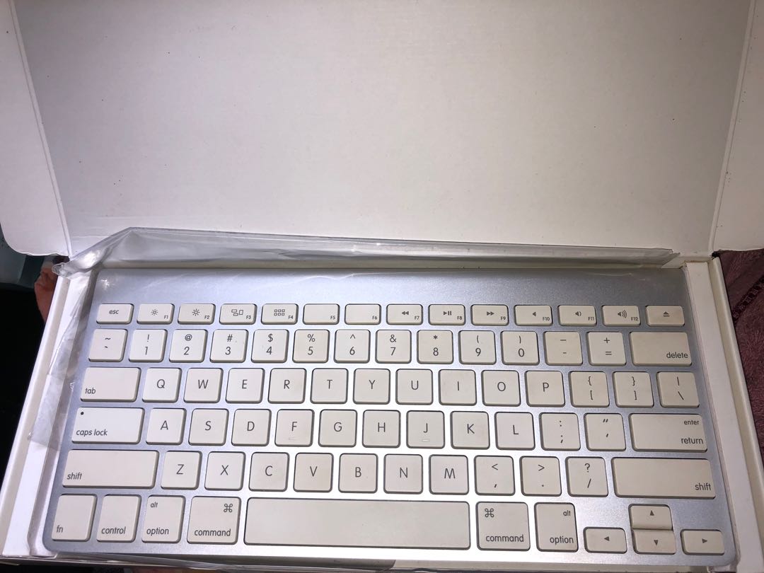 Apple magic wireless keyboard with box, Computers & Tech, Parts ...