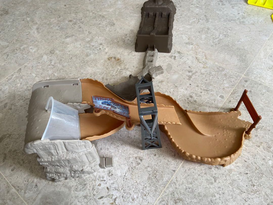 Cars 3 track, Hobbies & Toys, Toys & Games on Carousell