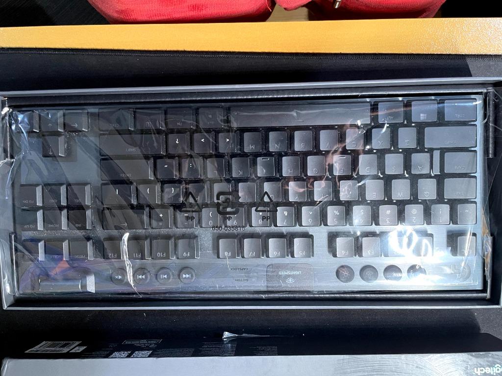 Logitech G913 Lightsync RGB Mechanical Keyboard GL Clicky Switch ...