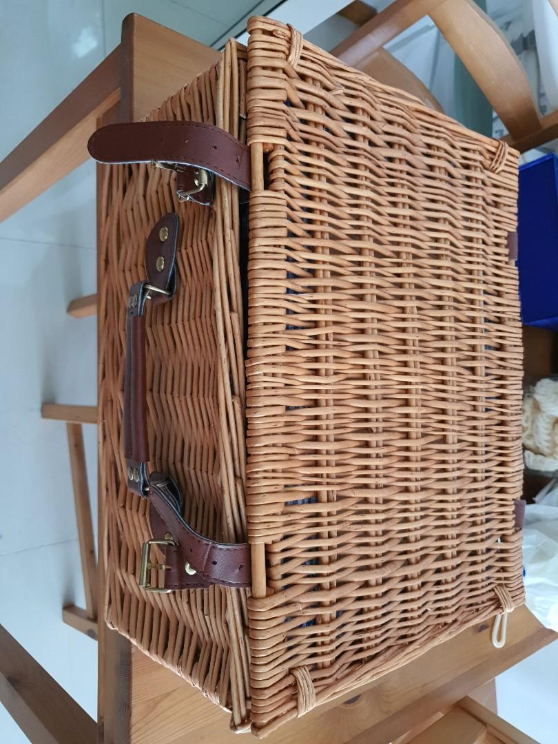 Vintage Rattan Picnic box with cutlery, plates and wine opener ...