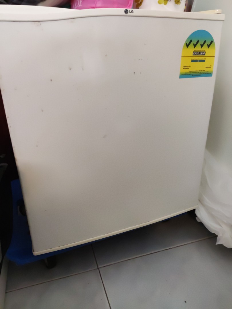 Lg mini fridge with 4 ticks, TV & Home Appliances, Kitchen Appliances ...
