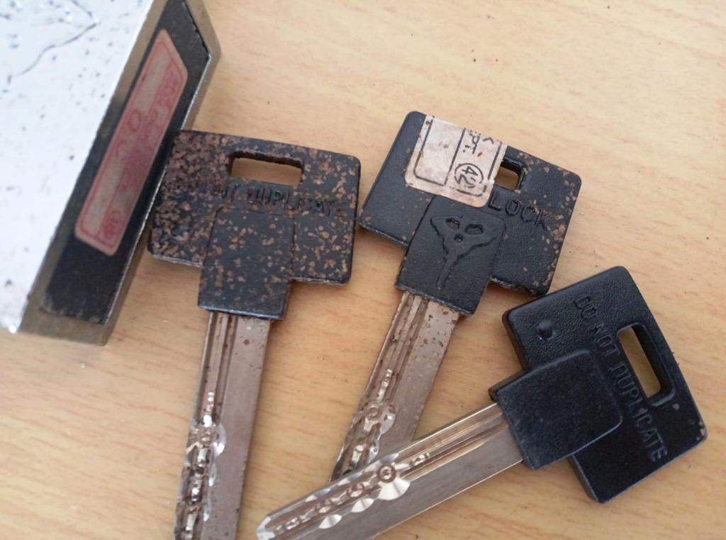 Mul-T-Lock Removable Shackle Padlock #13 C1, Furniture & Home Living ...