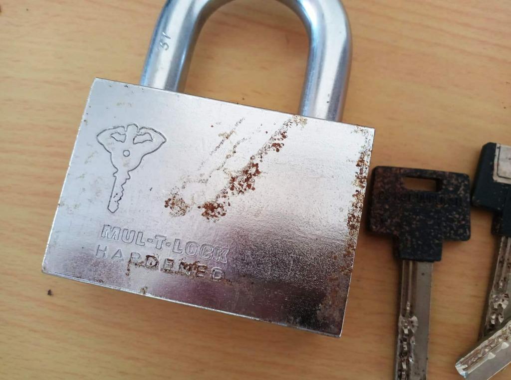 Mul-T-Lock Removable Shackle Padlock #13 C1, Furniture & Home Living ...