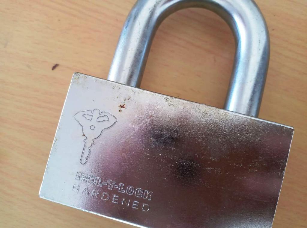 Mul-T-Lock Removable Shackle Padlock #16 C1, Furniture & Home Living ...