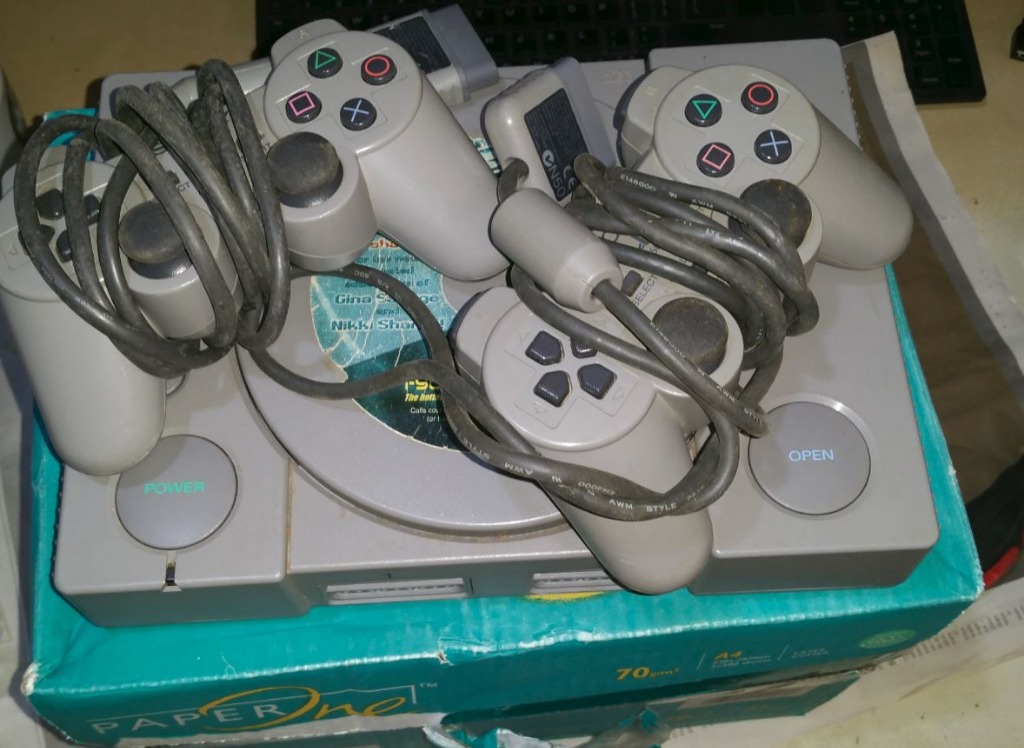 Sony Playstation SCPH-7003 [Tag: Monitor, Electronic, Fluke, Tektronix ...