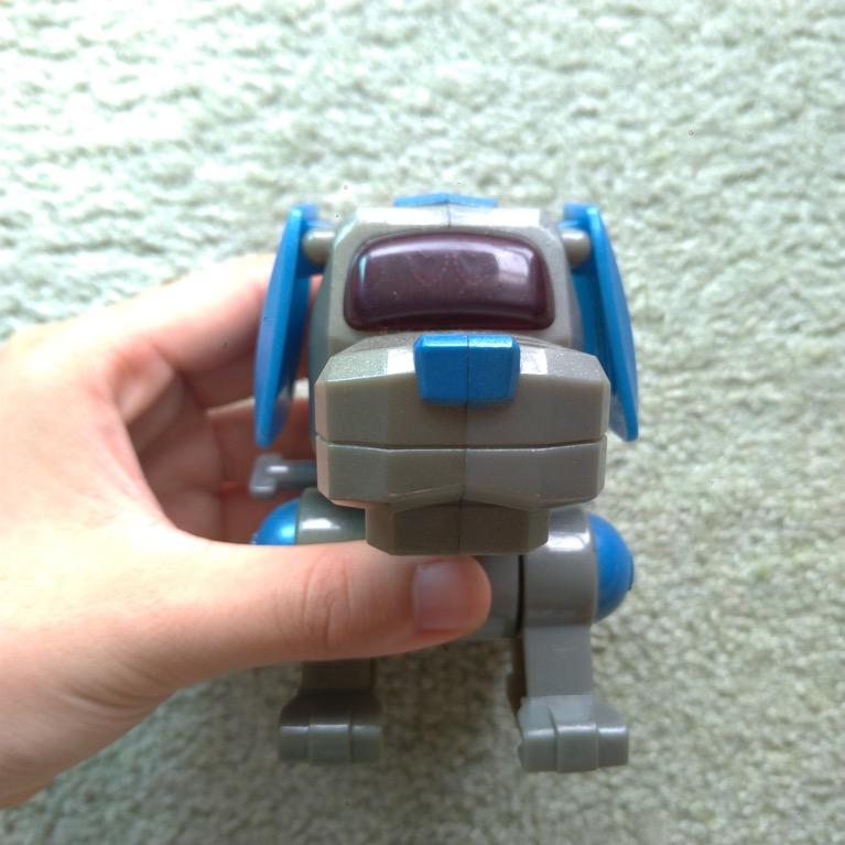 麥當勞 happy meal Robo-chi pet 電子寵物, 書籍、休閒與玩具, 收藏、紀念品, 明星週邊在旋轉拍賣