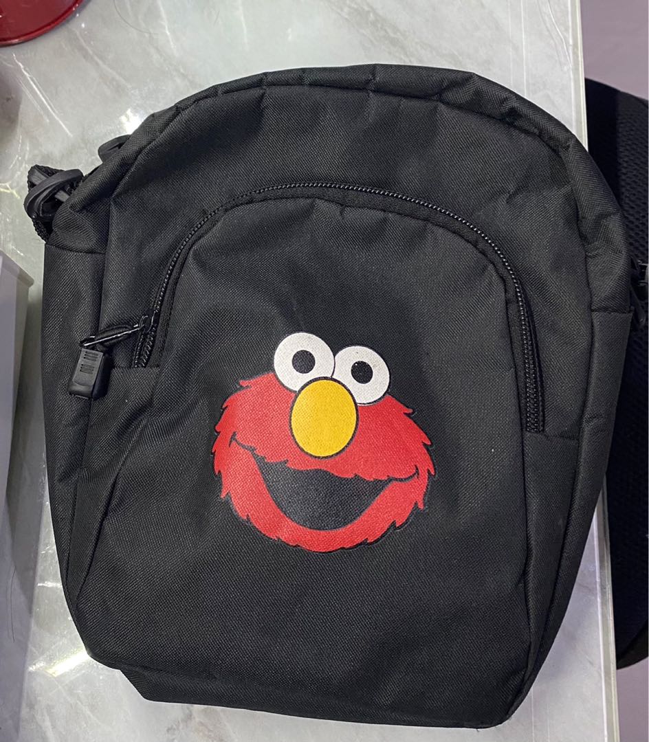 Elmo bag, Fesyen Pria, Tas & Dompet , Tas Selempang di Carousell