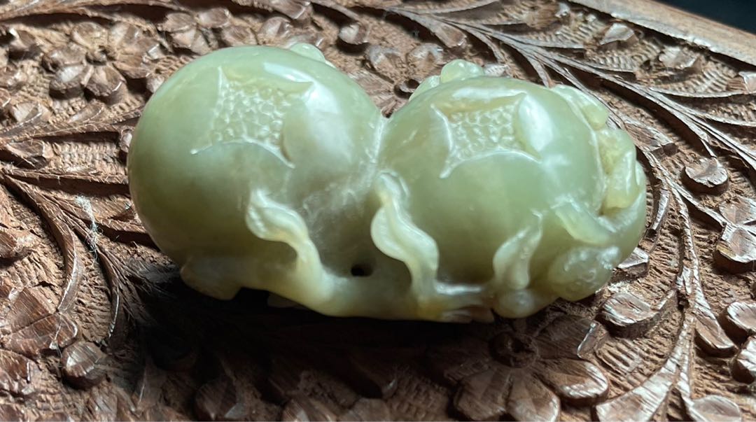 Jade twin peaches and monkey display, Hobbies & Toys, Memorabilia ...