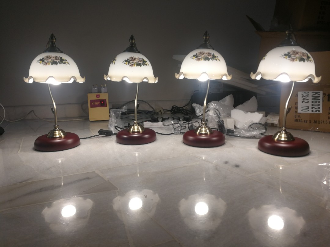 Classic flower porcelain desklamp Lampu meja klasik kaca bercorak bunga ...