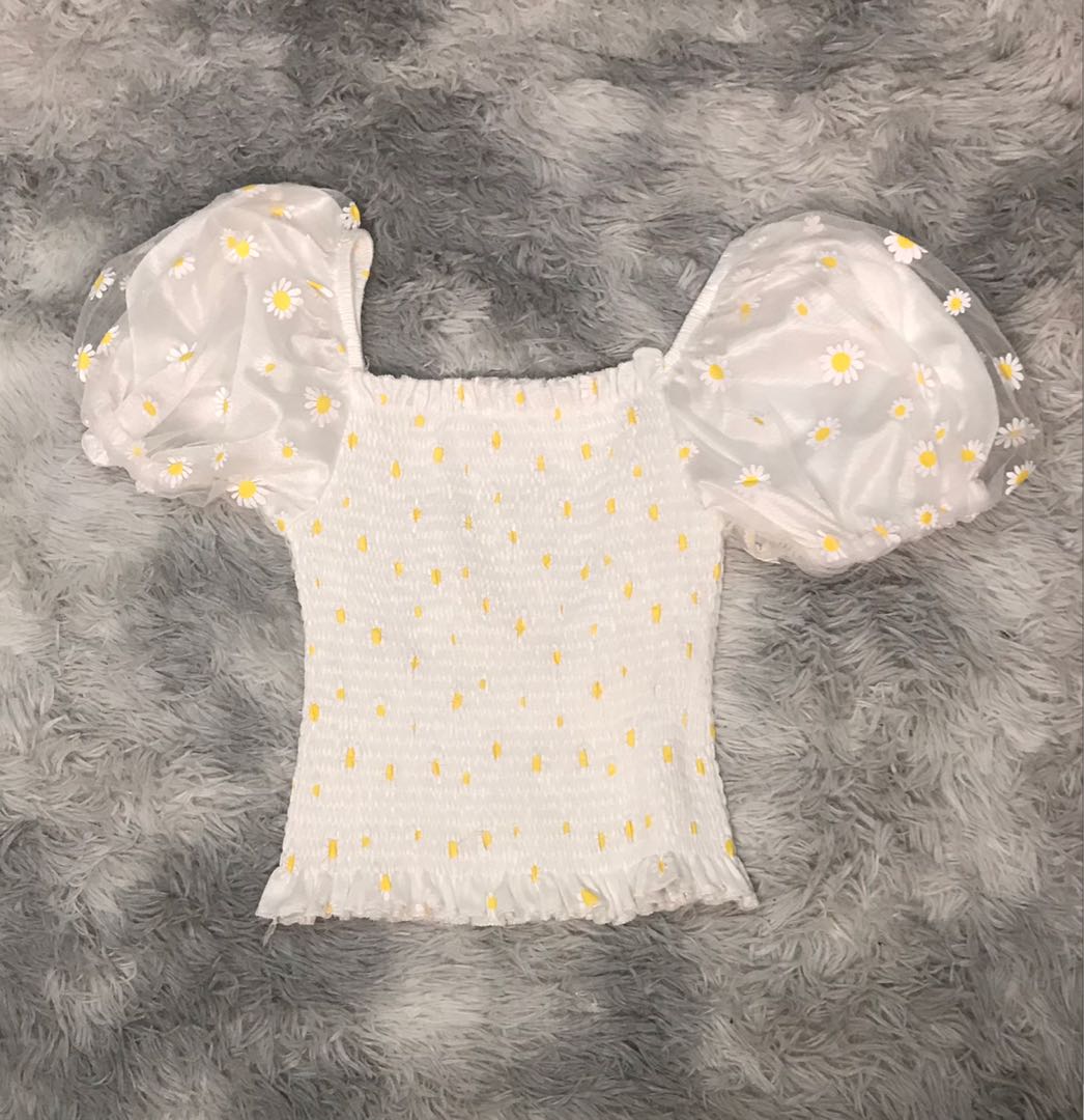 Daisy puff sleeve, Women's Fashion, Tops, Blouses on Carousell