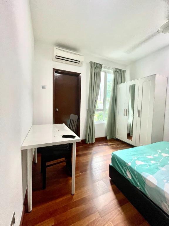 KLCC AREA 📍1 Lane LRT Go To Wangsa Maju 🚆Only For Female🧕👩, No More Mix ...