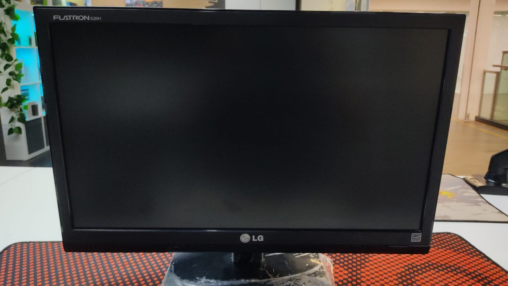 LG E2041T - 20" Monitor, Computers & Tech, Parts & Accessories, Monitor ...