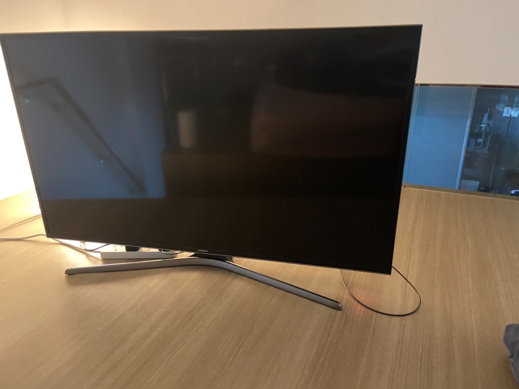 Samsung smart tv, TV & Home Appliances, TV & Entertainment, TV on Carousell