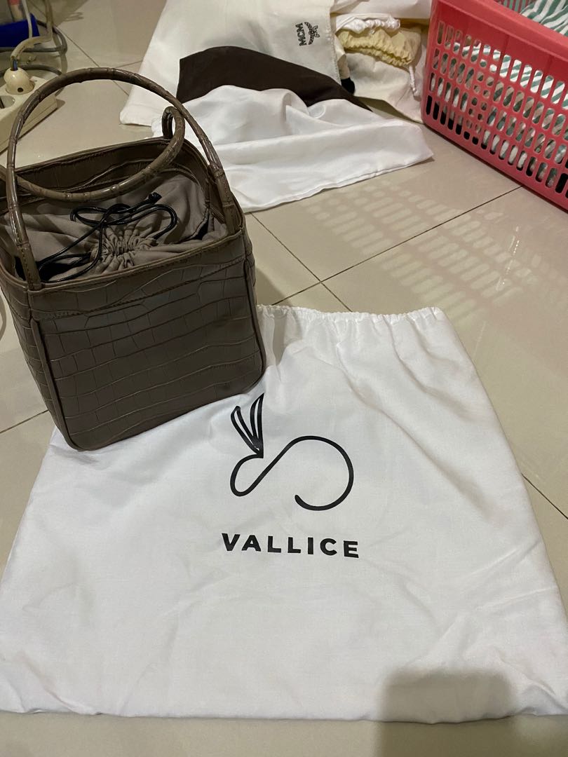 Vallice Bag, Barang Mewah, Tas & Dompet di Carousell