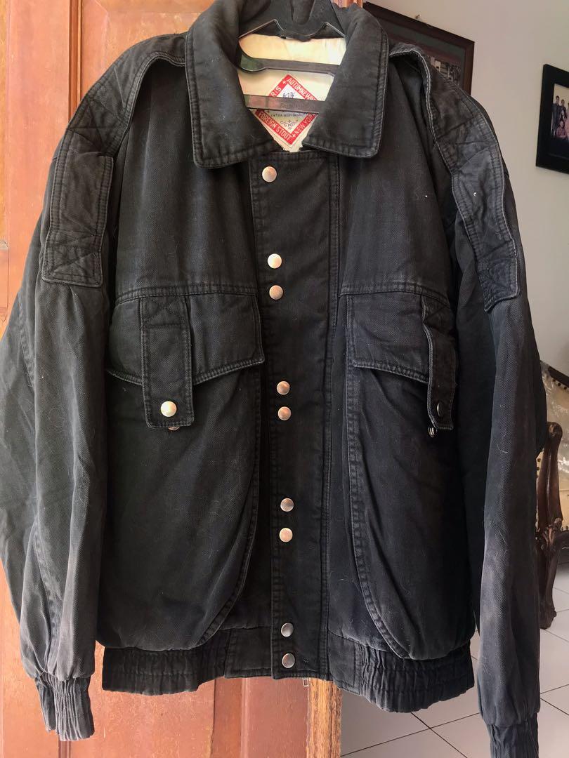 Jacket Hitam, Fesyen Pria, Pakaian , Baju Luaran di Carousell