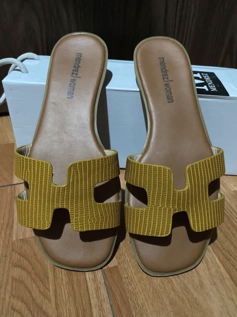 Mendrez, Women's Fashion, Footwear, Flats & Sandals on Carousell