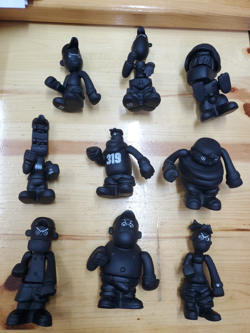 MICHAEL LAU CRAZY CHILDREN 扭蛋 黑色版 9隻, 興趣及遊戲, 玩具 & 遊戲類 - Carousell