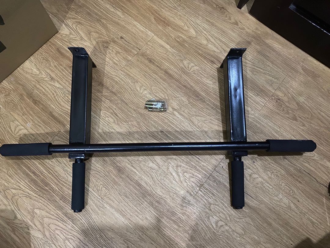 Pull-up Bar (never used/mounted), Sports Equipment, Other Sports ...