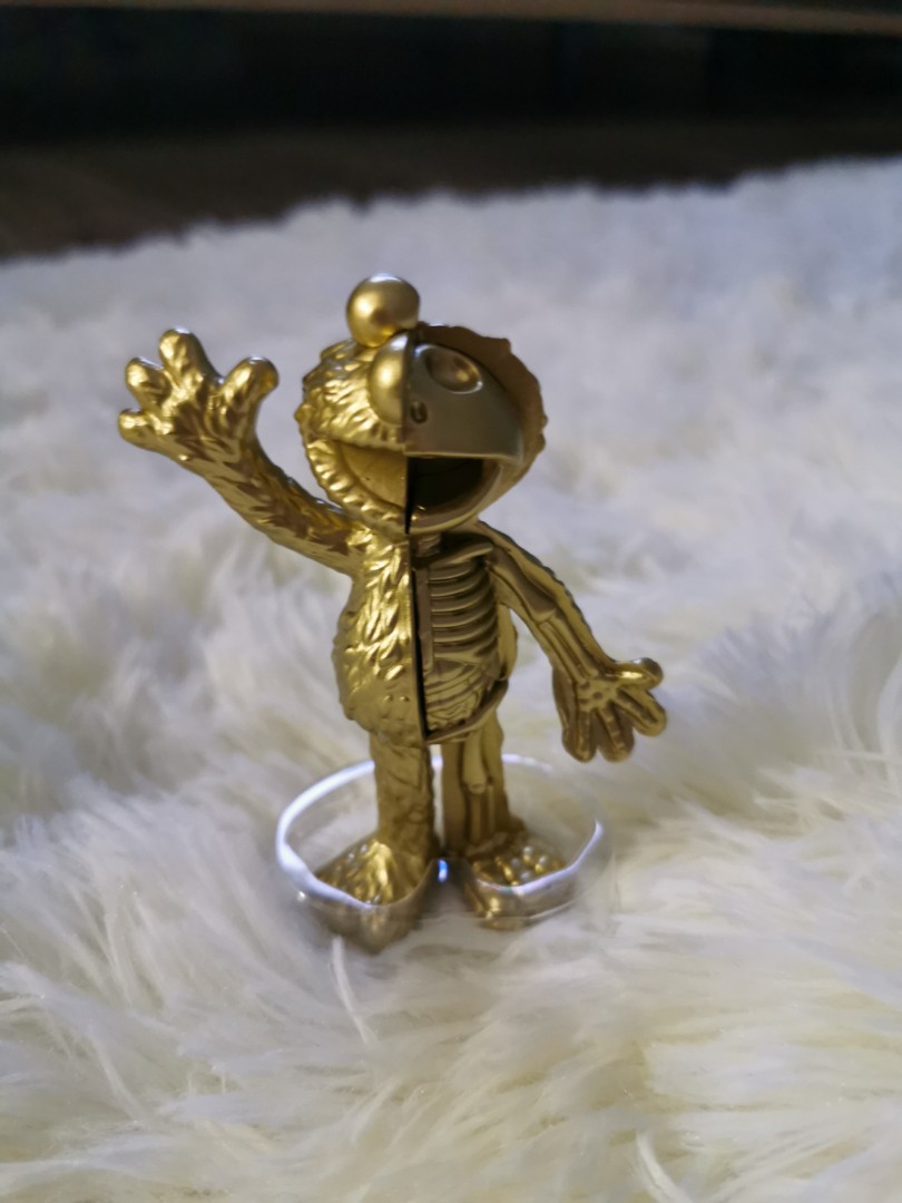 Sesame elmo gold limited editiom, Hobbies & Toys, Memorabilia ...