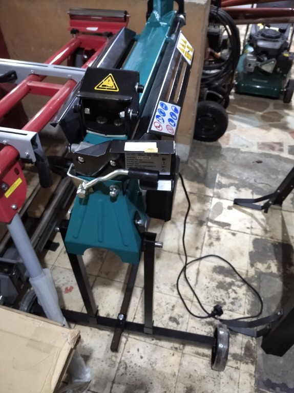 Ferrex Log Splitter 2200W, Commercial & Industrial, Construction Tools ...