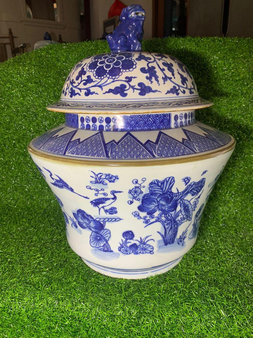 Guci Antik china lawas with marking mewah putih biru, Perabotan Rumah ...