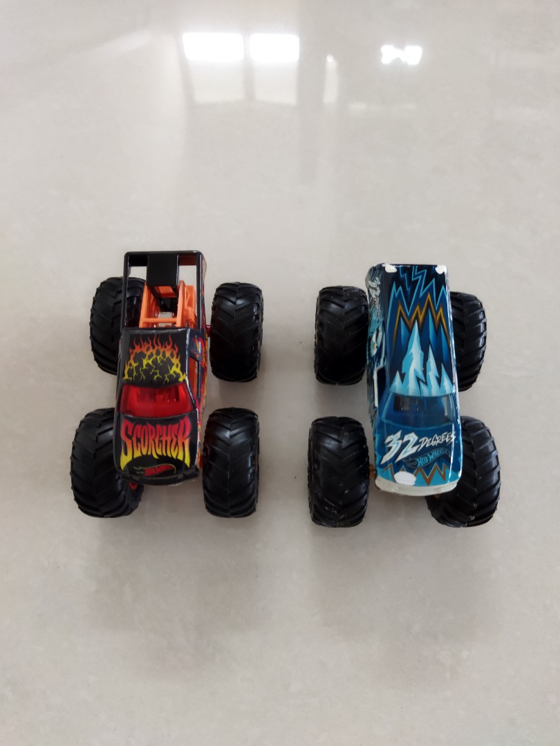 Hot Wheels Monster Trucks 1:64 Scorcher & 32 Degrees, Hobbies & Toys ...