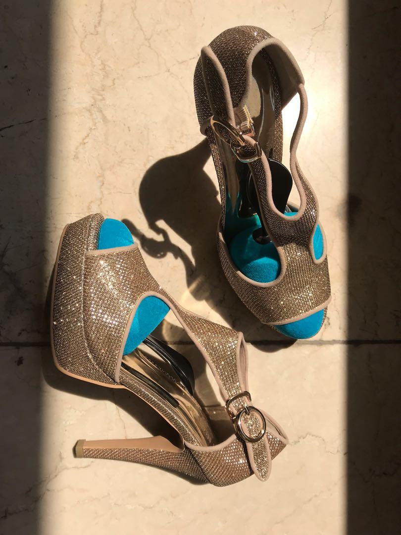 Gold Elizabeth Shoes, Fesyen Wanita, Sepatu di Carousell