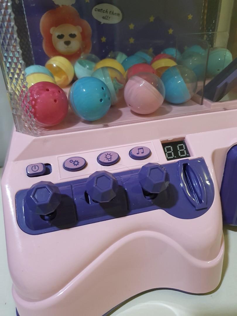 Grabbing machine, Hobbies & Toys, Toys & Games on Carousell