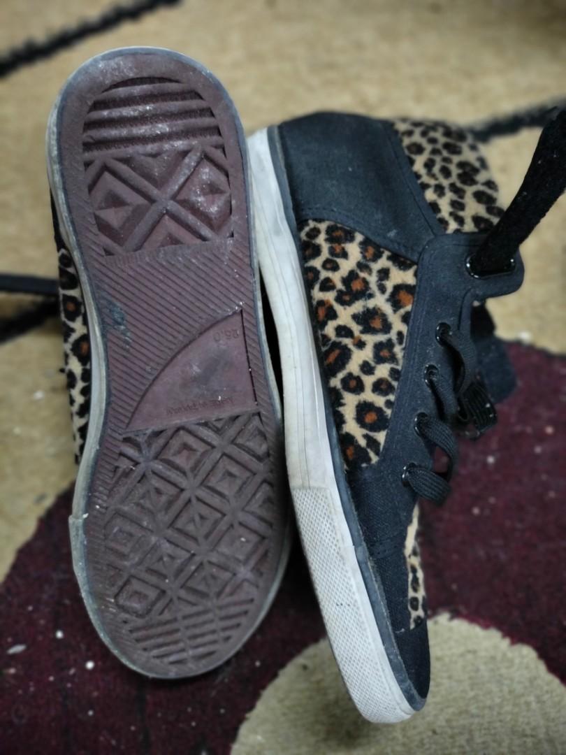 Kasut design harimau, Women's Fashion, Footwear, Sneakers on Carousell