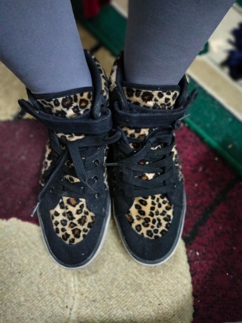 Kasut design harimau, Women's Fashion, Footwear, Sneakers on Carousell