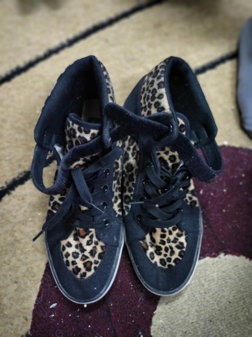 Kasut design harimau, Women's Fashion, Footwear, Sneakers on Carousell