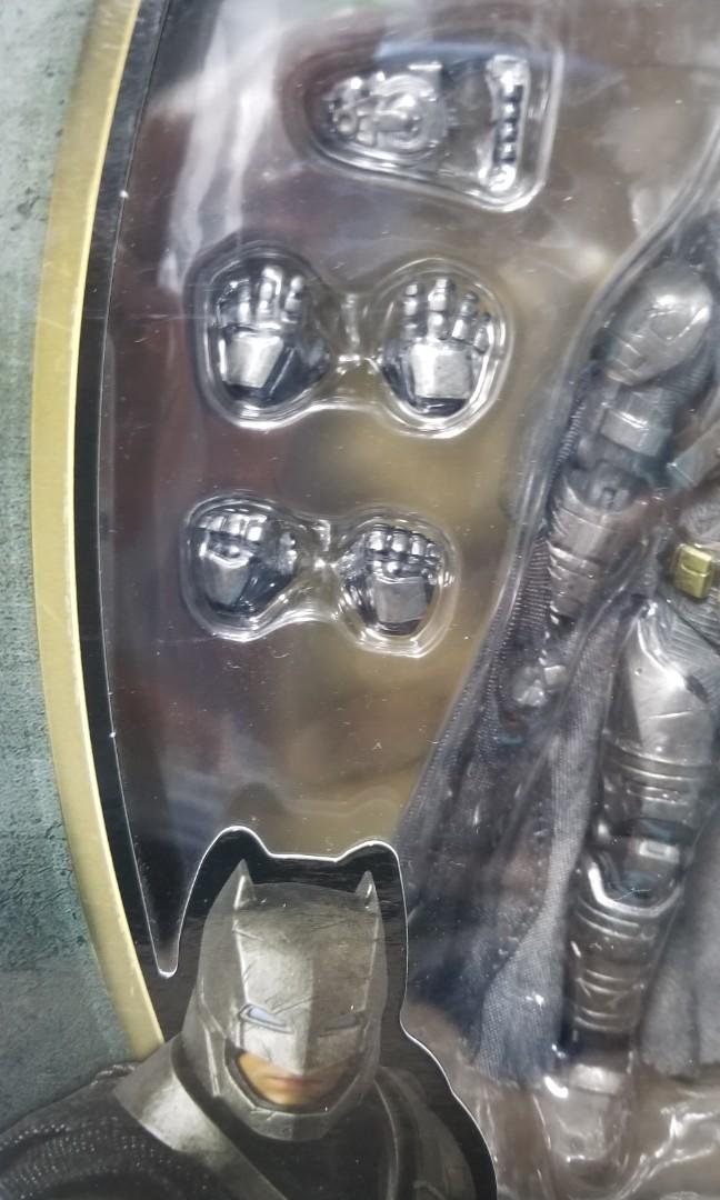 不議價 mafex armored batman bvs batman vs superman 非 mezco shf, 興趣及遊戲, 玩具 ...