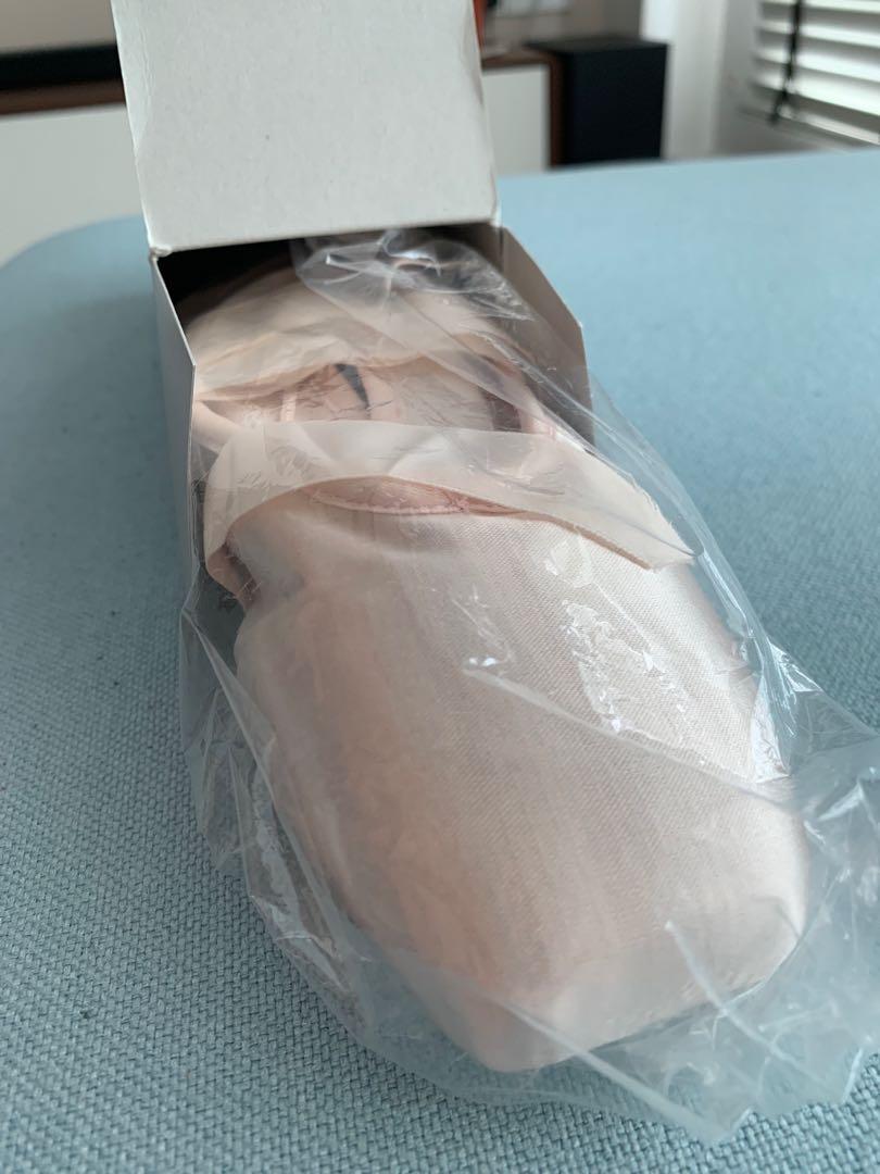 Chacott Pointe Shoe - Veronese 2 [BNIB], Sports Equipment, Other Sports ...